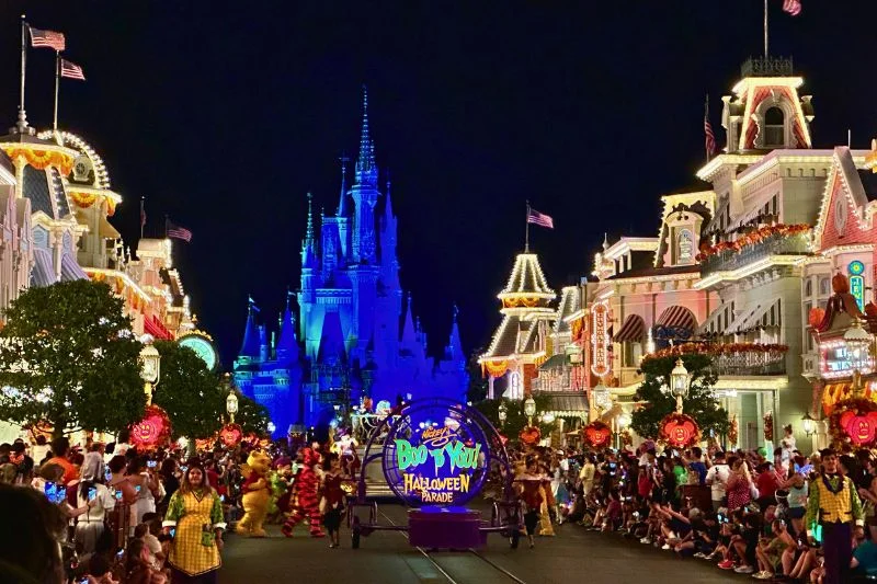 5 Expert Tips for Viewing Mickey's Boo to You Halloween Parade with ...